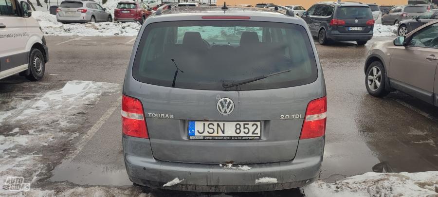 Volkswagen Touran 2006 Viļņa, ar dzinēja tilpumu 2.00 L un nobraukumu 295 tūkst. km par 1350 €, foto 6 vietnē AUTOMOTO.COM.LV