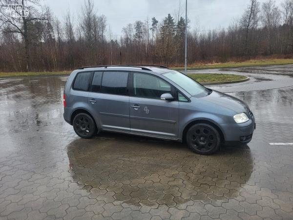 Volkswagen Touran 2006 in Kaunas, with an engine capacity of 2.00 L and mileage of 345 thousand km for 990 €, photo 2 on AUTOMOTO.COM.LV
