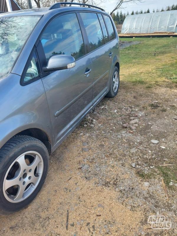 Volkswagen Touran 2006 Telšiai, ar dzinēja tilpumu 1.90 L un nobraukumu 370 tūkst. km par 1200 €, foto 4 vietnē AUTOMOTO.COM.LV