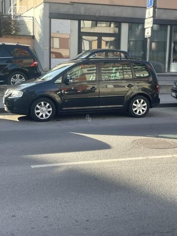 Volkswagen Touran 2006 Viļņa, ar dzinēja tilpumu 2.00 L un nobraukumu 242 tūkst. km par 2200 €, foto 1 vietnē AUTOMOTO.COM.LV
