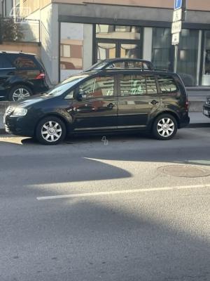 Volkswagen Touran 2006 Viļņa, ar dzinēja tilpumu 2.00 L un nobraukumu 242 tūkst. km par 2200 €, foto  vietnē AUTOMOTO.COM.LV
