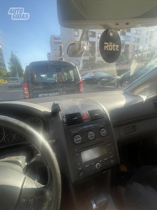 Volkswagen Touran 2006 Viļņa, ar dzinēja tilpumu 2.00 L un nobraukumu 242 tūkst. km par 2200 €, foto 8 vietnē AUTOMOTO.COM.LV