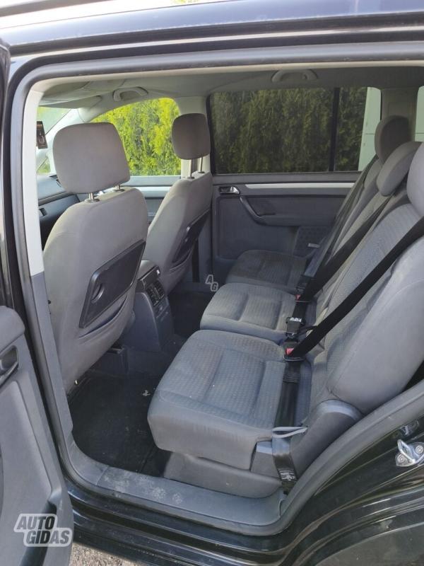 Volkswagen Touran 2006 Jurbarkas, ar dzinēja tilpumu 1.90 L un nobraukumu 369 tūkst. km par 1350 €, foto 7 vietnē AUTOMOTO.COM.LV