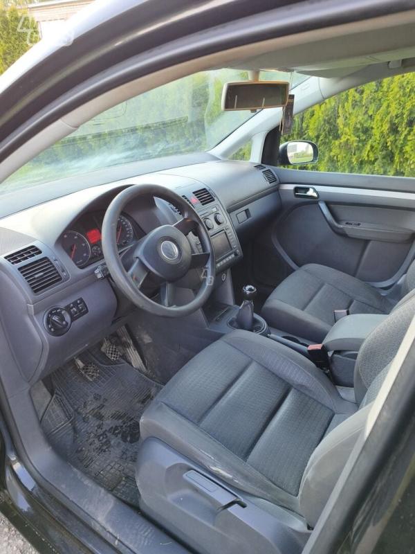 Volkswagen Touran 2006 Jurbarkas, ar dzinēja tilpumu 1.90 L un nobraukumu 369 tūkst. km par 1350 €, foto 8 vietnē AUTOMOTO.COM.LV