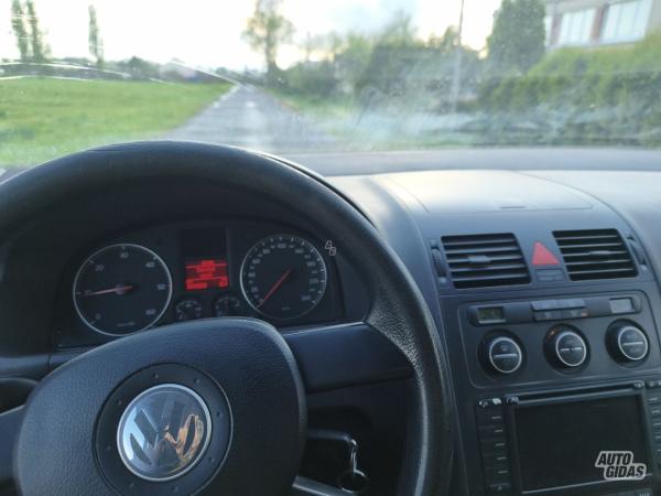 Volkswagen Touran 2006 Jurbarkas, ar dzinēja tilpumu 1.90 L un nobraukumu 369 tūkst. km par 1350 €, foto 9 vietnē AUTOMOTO.COM.LV