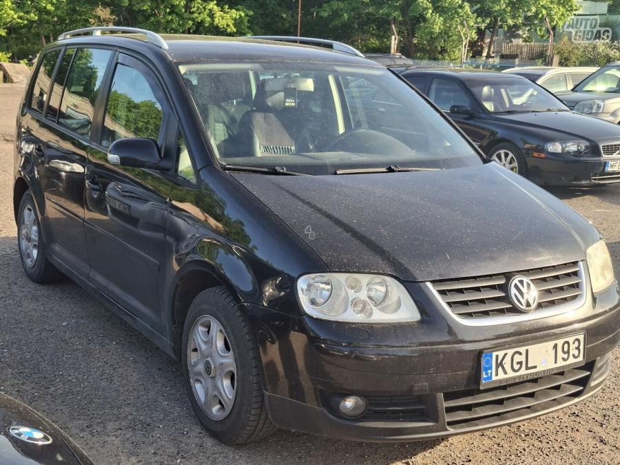 Volkswagen Touran 2006 in Silute, with an engine capacity of 2.00 L and mileage of 303 thousand km for 1300 €, photo 3 on AUTOMOTO.COM.LV