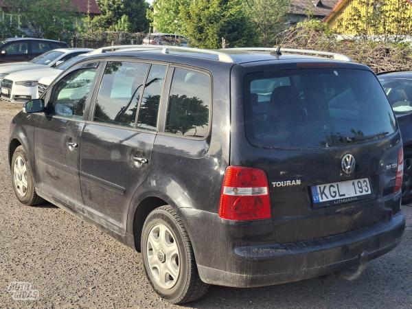 Volkswagen Touran 2006 in Silute, with an engine capacity of 2.00 L and mileage of 303 thousand km for 1300 €, photo 3 on AUTOMOTO.COM.LV