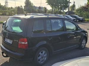 Volkswagen Touran 2006 in Silute, with an engine capacity of 2.00 L and mileage of 303 thousand km for 1300 €, photo 5 on AUTOMOTO.COM.LV