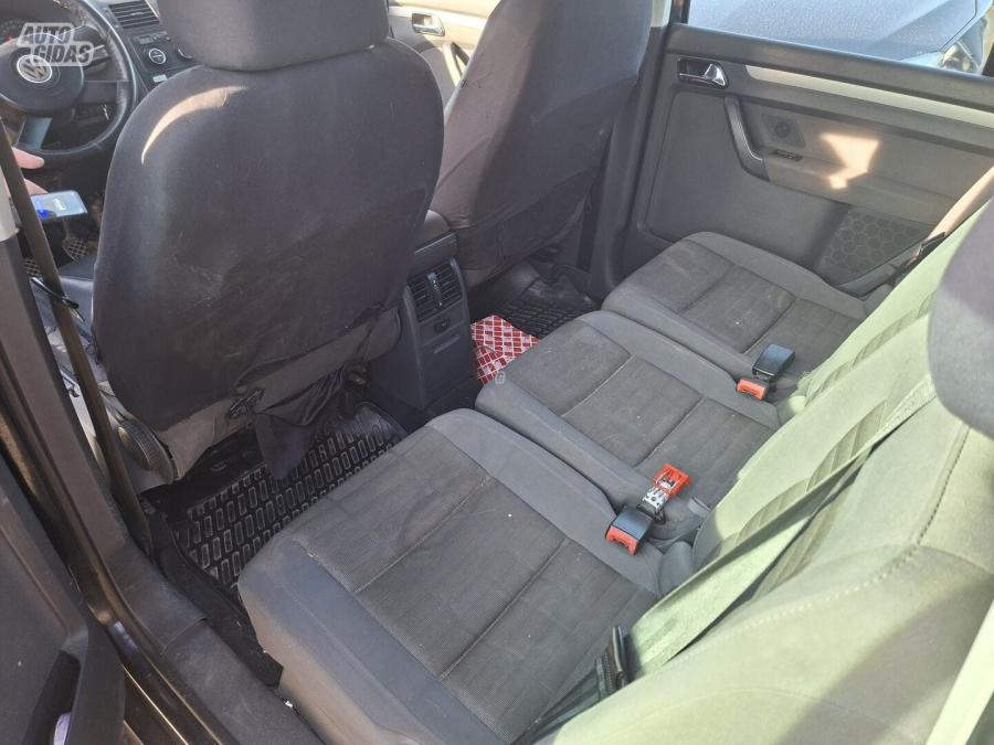 Volkswagen Touran 2006 in Silute, with an engine capacity of 2.00 L and mileage of 303 thousand km for 1300 €, photo 6 on AUTOMOTO.COM.LV