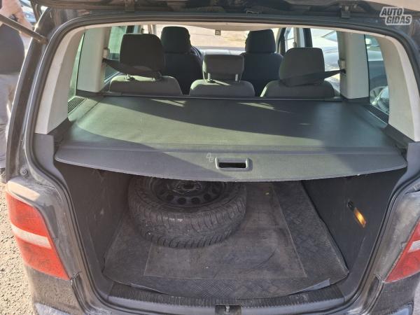 Volkswagen Touran 2006 in Silute, with an engine capacity of 2.00 L and mileage of 303 thousand km for 1300 €, photo 6 on AUTOMOTO.COM.LV