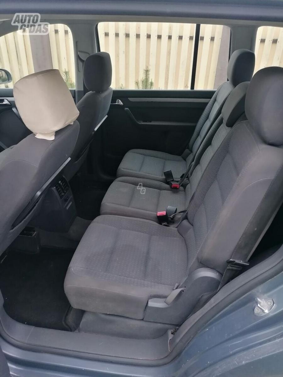 Volkswagen Touran 2006 in Anyksciai, with an engine capacity of 1.90 L and mileage of 493 thousand km for 1100 €, photo 7 on AUTOMOTO.COM.LV