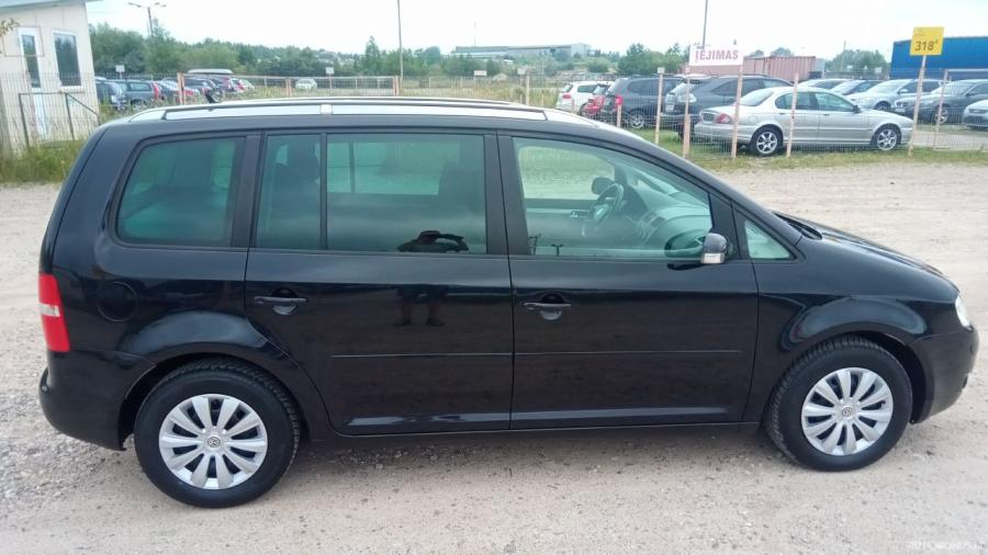 Volkswagen Touran 2006 in Vilnius, with an engine capacity of 2.00 L and mileage of 193 thousand km for 4350 €, photo 4 on AUTOMOTO.COM.LV