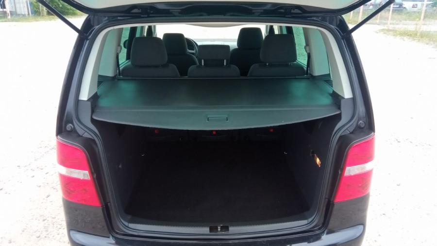 Volkswagen Touran 2006 in Vilnius, with an engine capacity of 2.00 L and mileage of 193 thousand km for 4350 €, photo 6 on AUTOMOTO.COM.LV