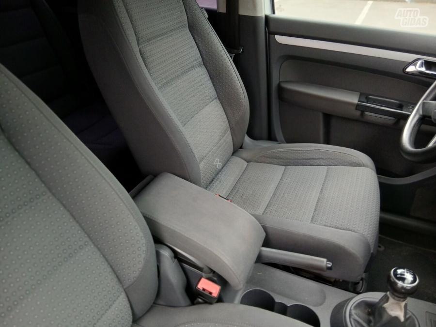 Volkswagen Touran 2006 Klaipėda, ar dzinēja tilpumu 1.90 L un nobraukumu 262 tūkst. km par 1490 €, foto 8 vietnē AUTOMOTO.COM.LV