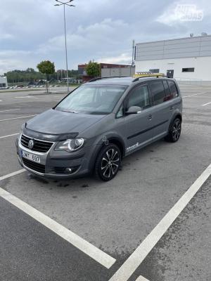 Volkswagen Touran 2006 Kauņa, ar dzinēja tilpumu 1.90 L un nobraukumu 390 tūkst. km par 2500 €, foto  vietnē AUTOMOTO.COM.LV