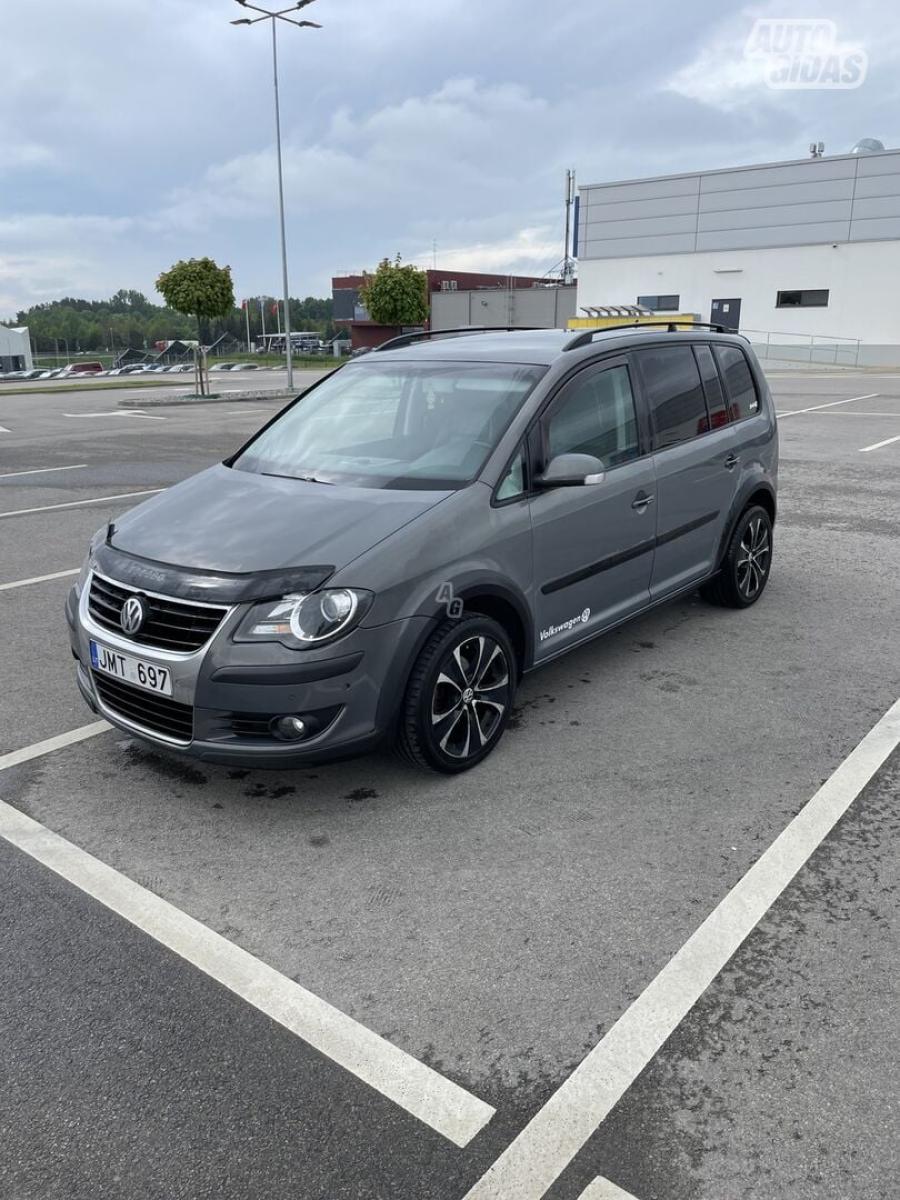 Volkswagen Touran 2006 in Kaunas, with an engine capacity of 1.90 L and mileage of 390 thousand km for 2500 €, photo 1 on AUTOMOTO.COM.LV