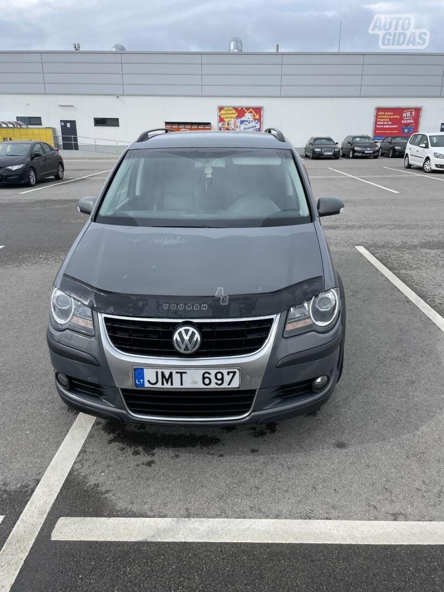 Volkswagen Touran 2006 in Kaunas, with an engine capacity of 1.90 L and mileage of 390 thousand km for 2500 €, photo 4 on AUTOMOTO.COM.LV