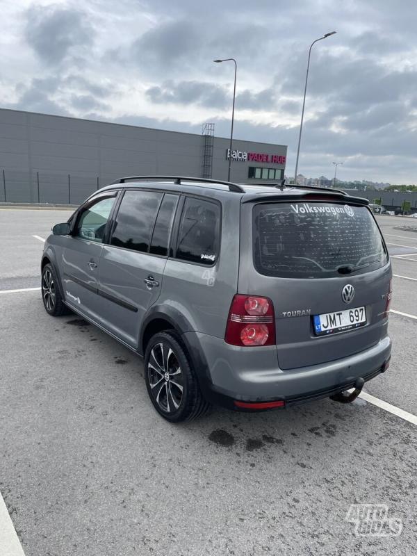 Volkswagen Touran 2006 in Kaunas, with an engine capacity of 1.90 L and mileage of 390 thousand km for 2500 €, photo 4 on AUTOMOTO.COM.LV