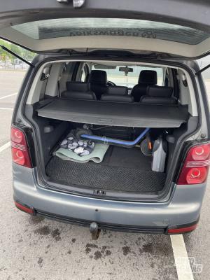 Volkswagen Touran 2006 in Kaunas, with an engine capacity of 1.90 L and mileage of 390 thousand km for 2500 €, photo 8 on AUTOMOTO.COM.LV
