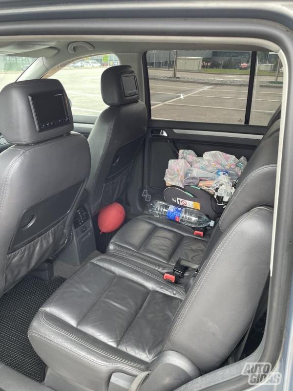 Volkswagen Touran 2006 in Kaunas, with an engine capacity of 1.90 L and mileage of 390 thousand km for 2500 €, photo 8 on AUTOMOTO.COM.LV
