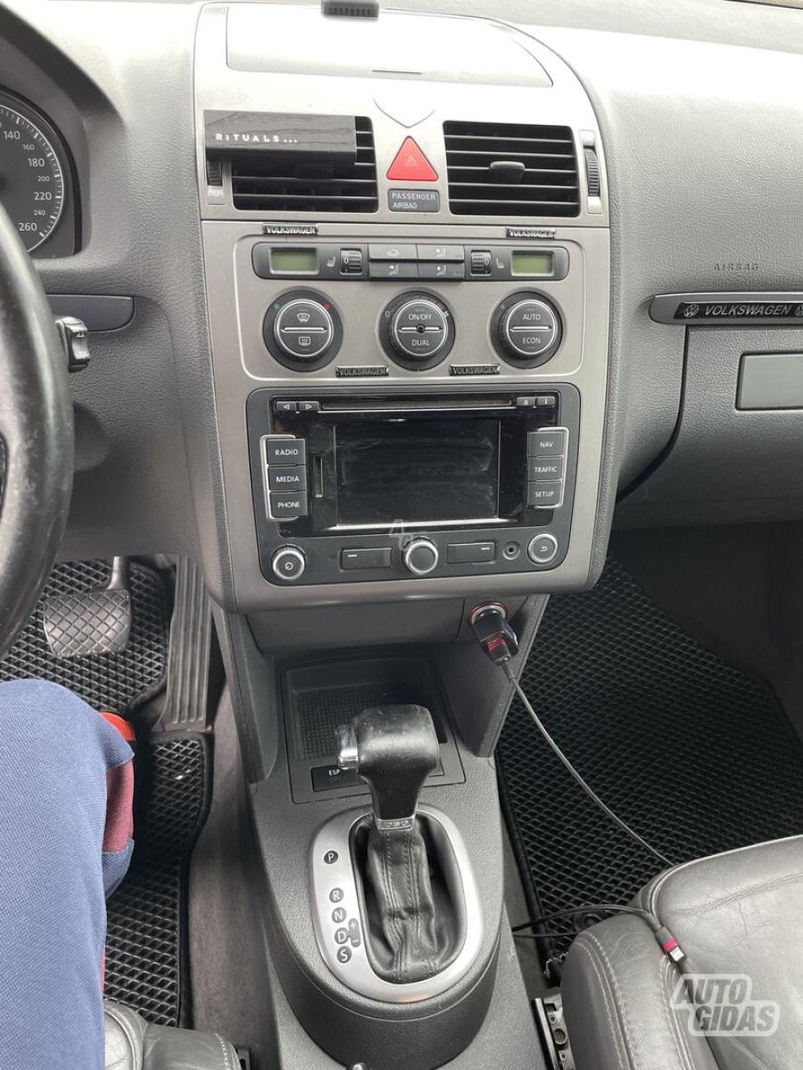Volkswagen Touran 2006 in Kaunas, with an engine capacity of 1.90 L and mileage of 390 thousand km for 2500 €, photo 11 on AUTOMOTO.COM.LV
