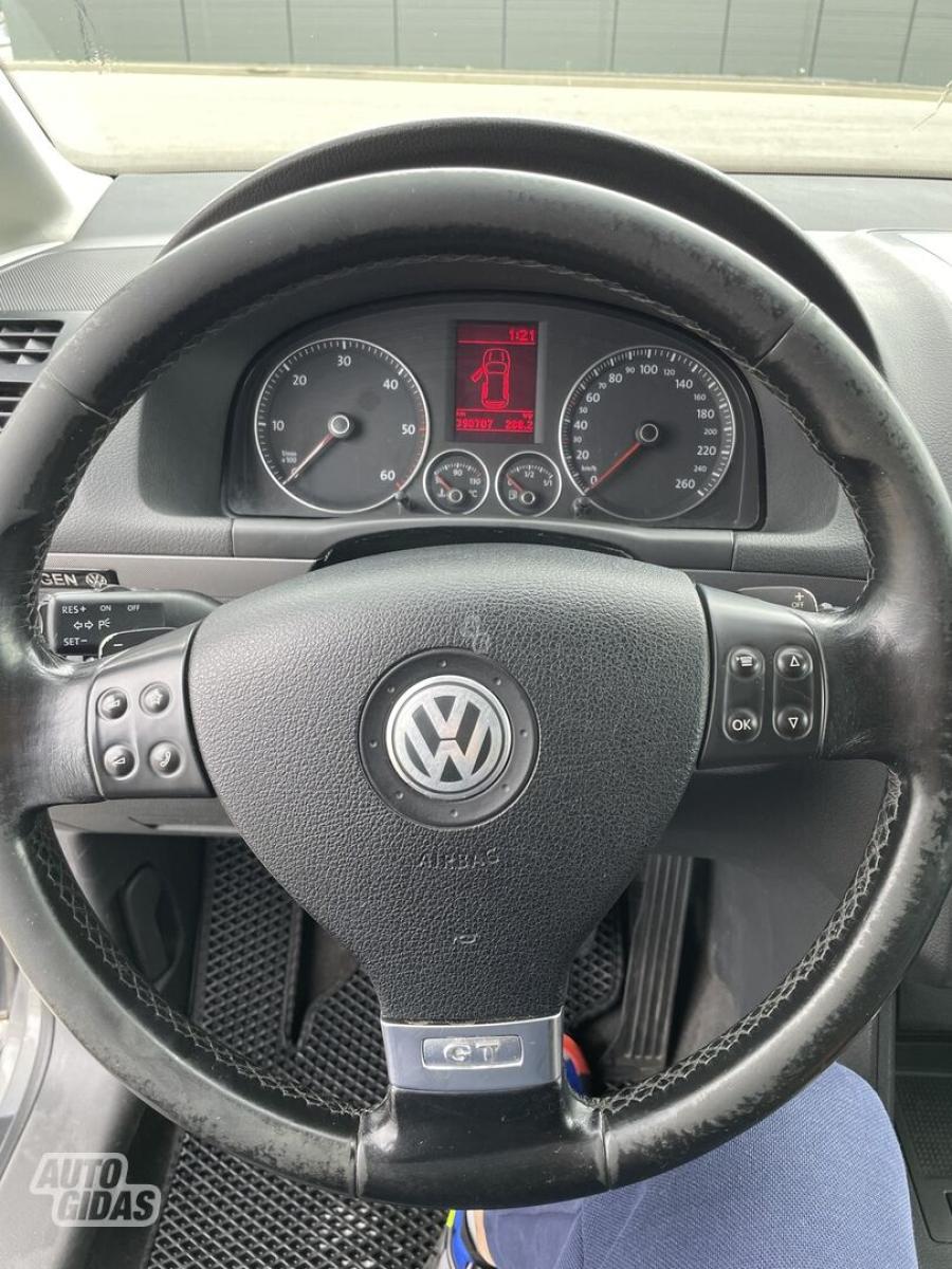 Volkswagen Touran 2006 in Kaunas, with an engine capacity of 1.90 L and mileage of 390 thousand km for 2500 €, photo 12 on AUTOMOTO.COM.LV