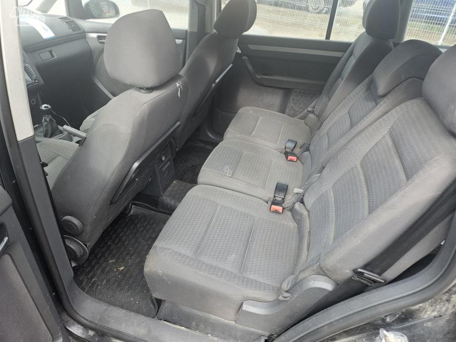 Volkswagen Touran 2006 Vilkaviškis, ar dzinēja tilpumu 1.90 L un nobraukumu 300 tūkst. km par 750 €, foto 8 vietnē AUTOMOTO.COM.LV