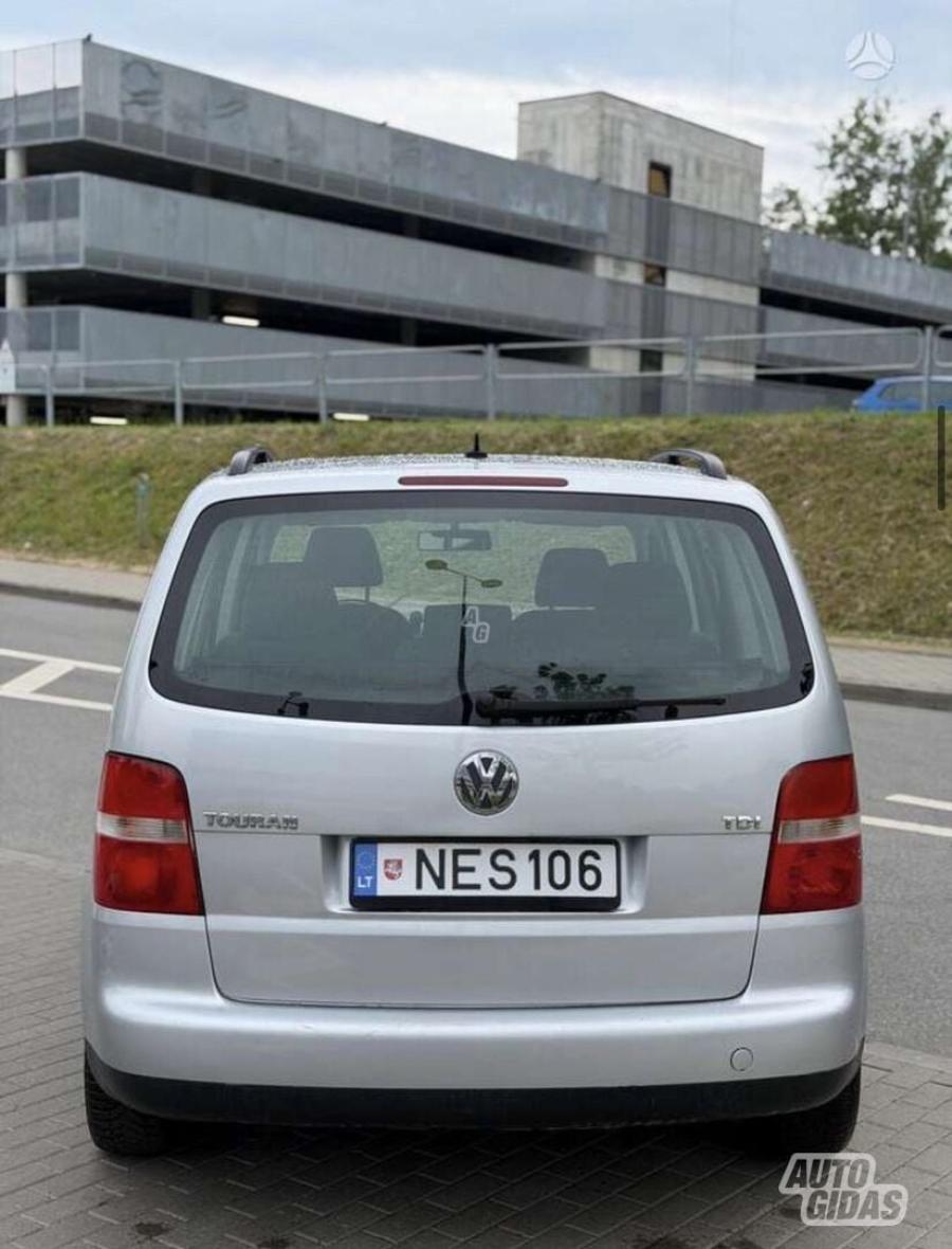 Volkswagen Touran 2006 Viļņa, ar dzinēja tilpumu 1.90 L un nobraukumu 290 tūkst. km par 2900 €, foto 11 vietnē AUTOMOTO.COM.LV