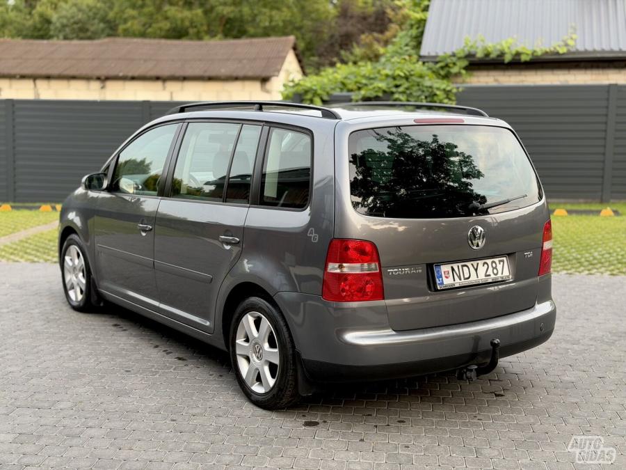 Volkswagen Touran 2006 Viļņa, ar dzinēja tilpumu 1.90 L un nobraukumu 203 tūkst. km par 3300 €, foto 6 vietnē AUTOMOTO.COM.LV