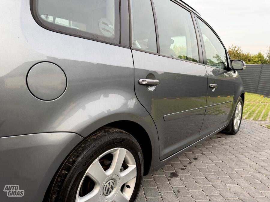 Volkswagen Touran 2006 Viļņa, ar dzinēja tilpumu 1.90 L un nobraukumu 203 tūkst. km par 3300 €, foto 12 vietnē AUTOMOTO.COM.LV
