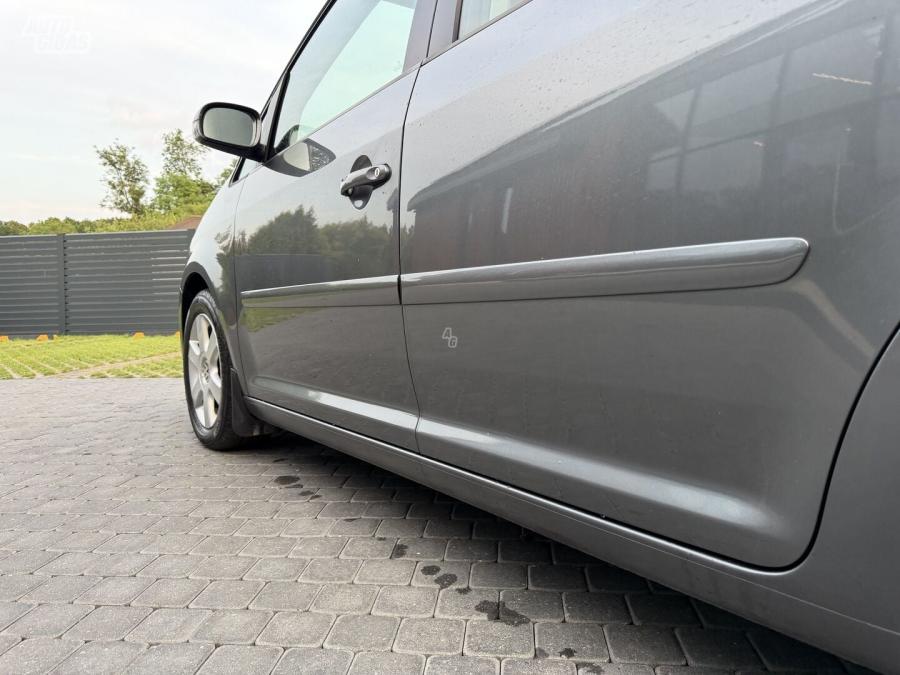Volkswagen Touran 2006 Viļņa, ar dzinēja tilpumu 1.90 L un nobraukumu 203 tūkst. km par 3300 €, foto 15 vietnē AUTOMOTO.COM.LV