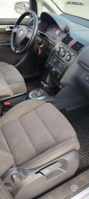 Volkswagen Touran 2006 Viļņa, ar dzinēja tilpumu 2.00 L un nobraukumu 289 tūkst. km par 1399 €, foto 18 vietnē AUTOMOTO.COM.LV