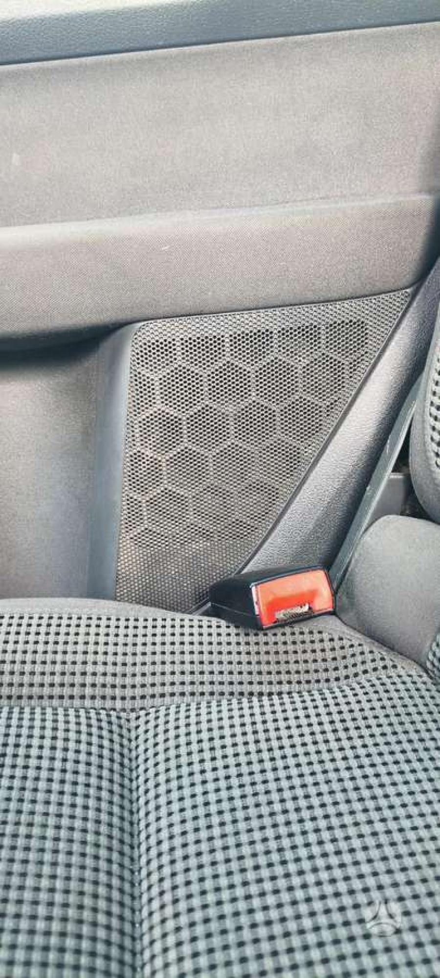 Volkswagen Touran 2006 Viļņa, ar dzinēja tilpumu 2.00 L un nobraukumu 289 tūkst. km par 1399 €, foto 24 vietnē AUTOMOTO.COM.LV