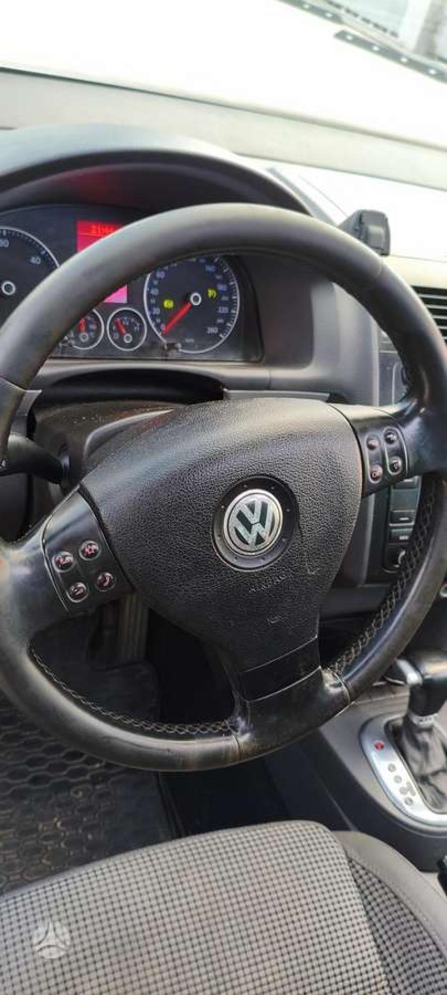 Volkswagen Touran 2006 Viļņa, ar dzinēja tilpumu 2.00 L un nobraukumu 289 tūkst. km par 1399 €, foto 36 vietnē AUTOMOTO.COM.LV