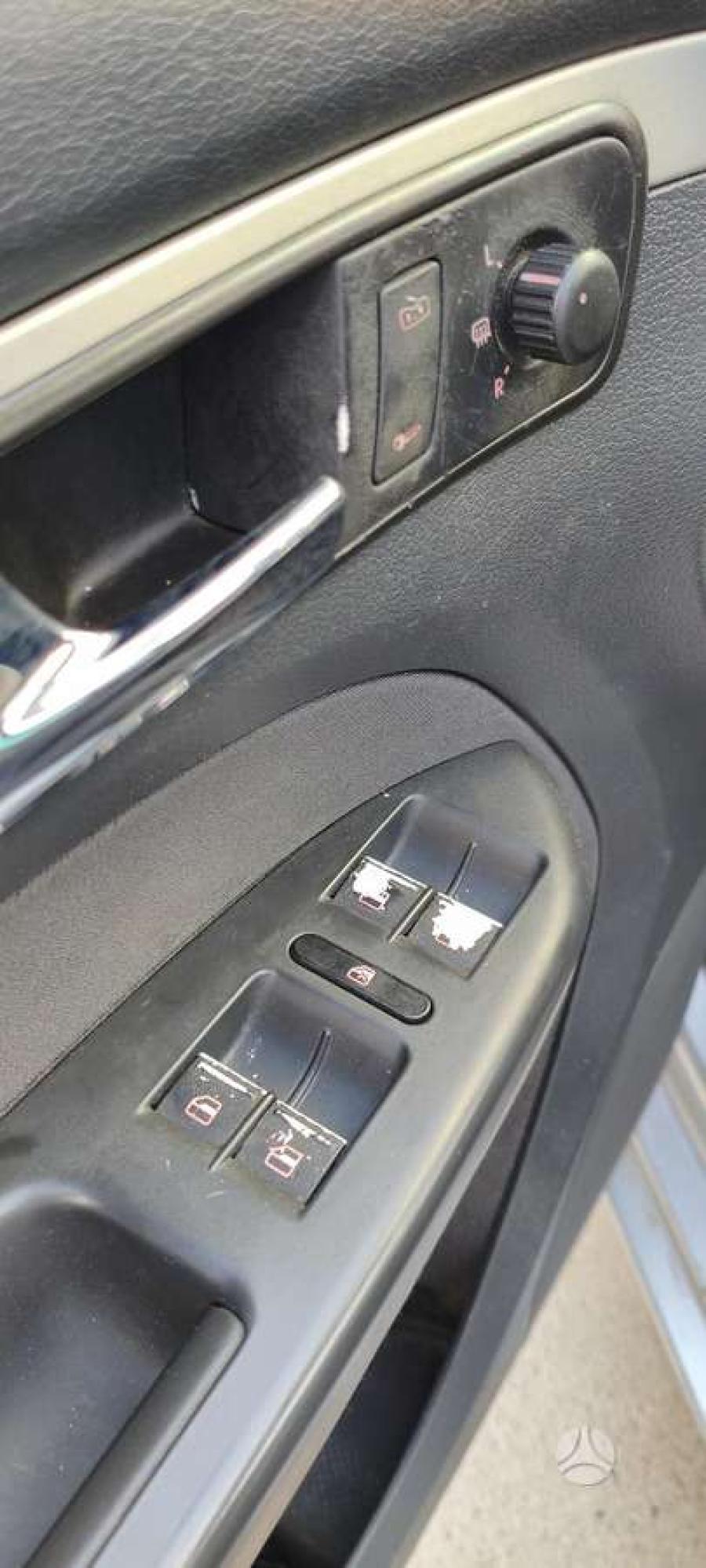 Volkswagen Touran 2006 Viļņa, ar dzinēja tilpumu 2.00 L un nobraukumu 289 tūkst. km par 1399 €, foto 38 vietnē AUTOMOTO.COM.LV