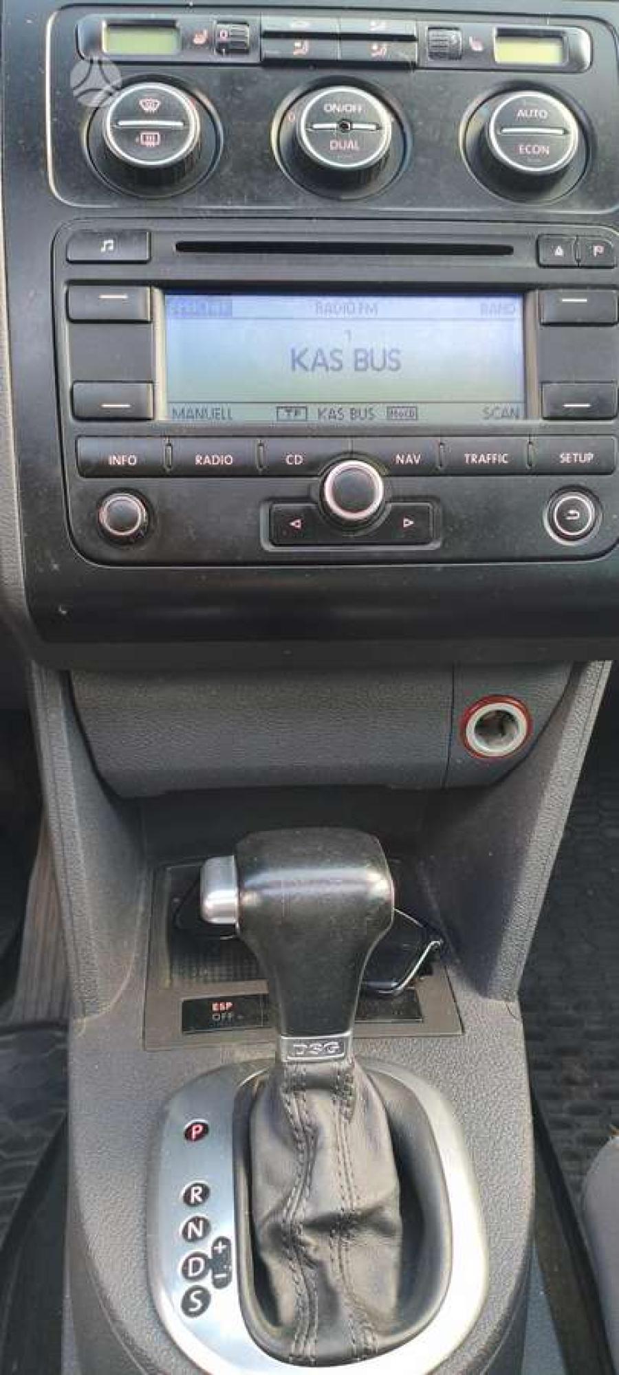 Volkswagen Touran 2006 Viļņa, ar dzinēja tilpumu 2.00 L un nobraukumu 289 tūkst. km par 1399 €, foto 43 vietnē AUTOMOTO.COM.LV