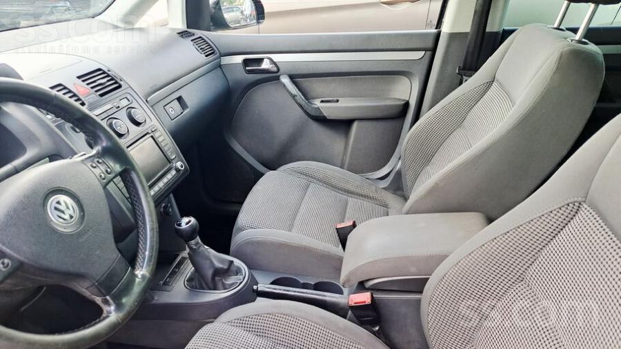 Volkswagen Touran 2006 Rīga, ar dzinēja tilpumu 2.00 L un nobraukumu 435 tūkst. km par 700 €, foto 6 vietnē AUTOMOTO.COM.LV