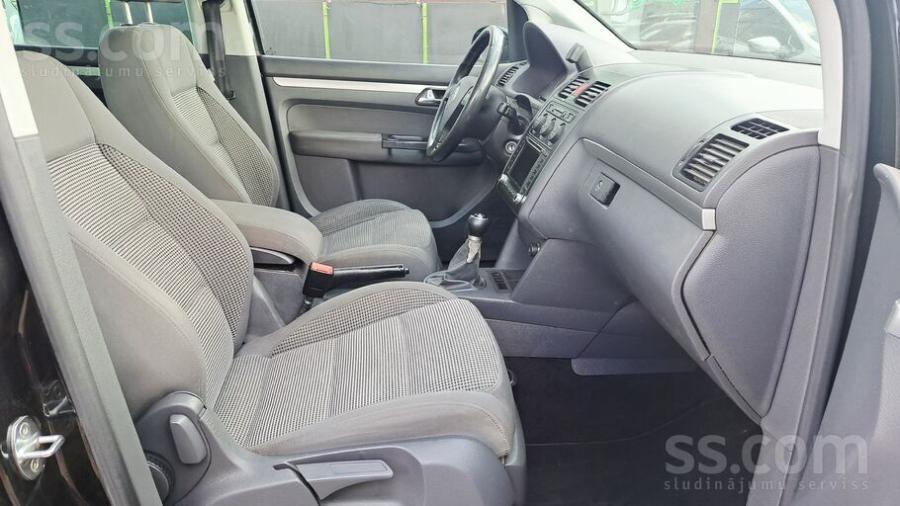 Volkswagen Touran 2006 Rīga, ar dzinēja tilpumu 2.00 L un nobraukumu 435 tūkst. km par 700 €, foto 7 vietnē AUTOMOTO.COM.LV
