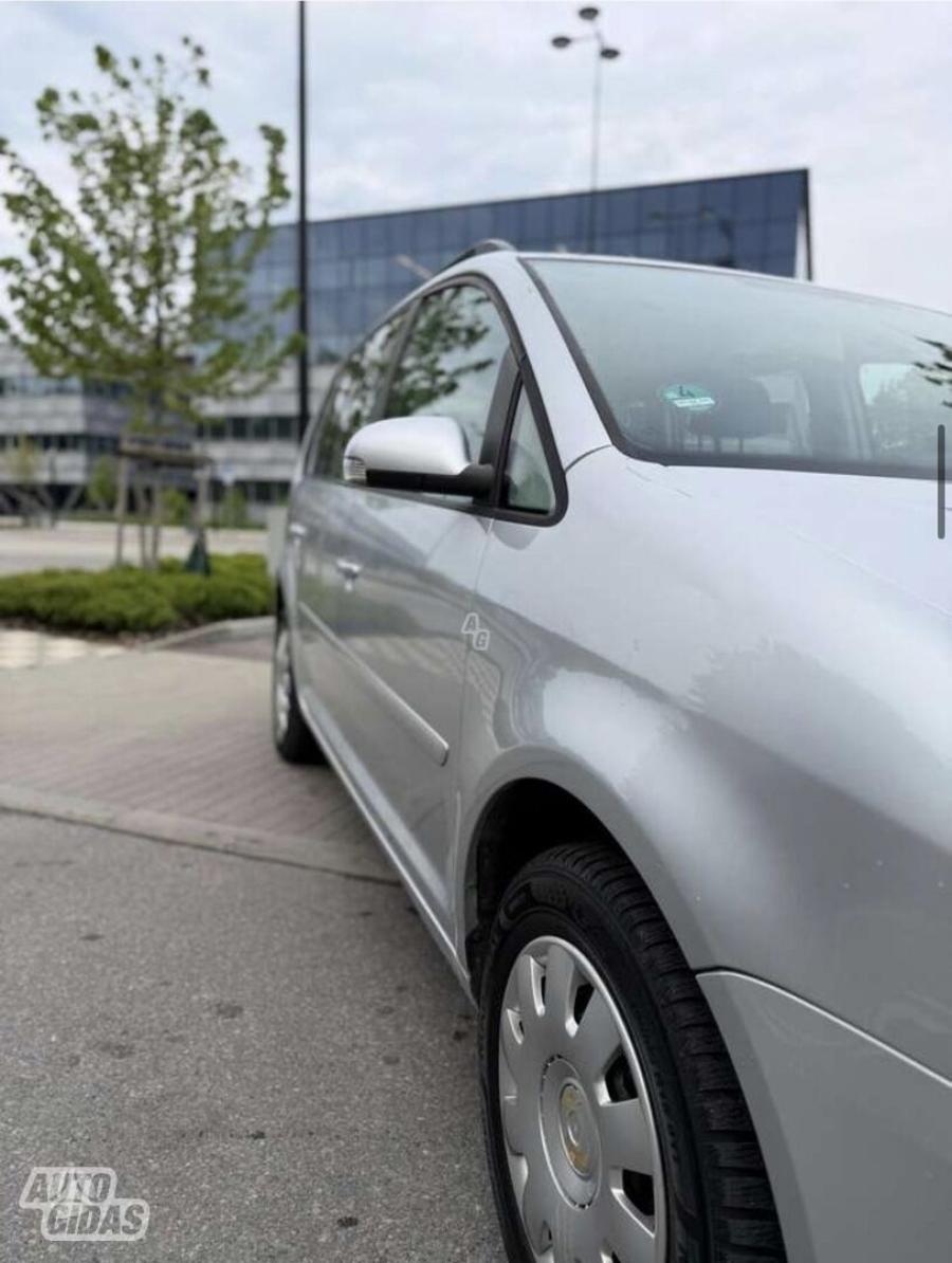 Volkswagen Touran 2006 in Vilnius, with an engine capacity of 1.90 L and mileage of 285 thousand km for 2900 €, photo 9 on AUTOMOTO.COM.LV