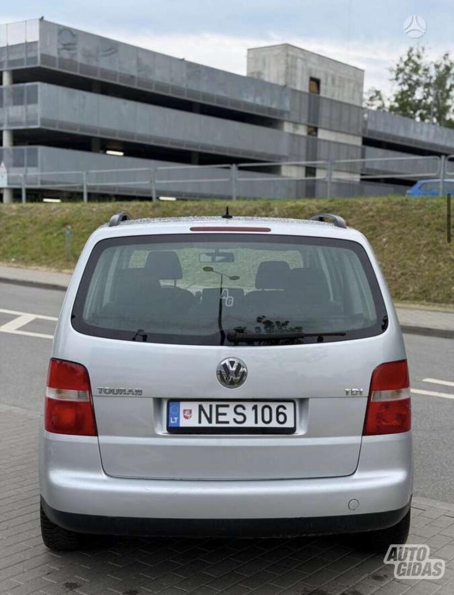 Volkswagen Touran 2006 in Vilnius, with an engine capacity of 1.90 L and mileage of 285 thousand km for 2900 €, photo 11 on AUTOMOTO.COM.LV