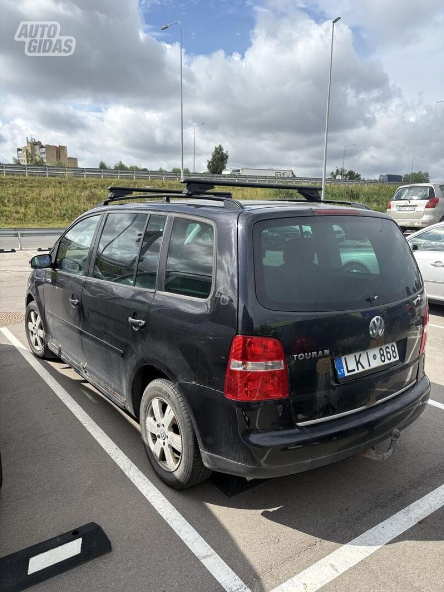 Volkswagen Touran 2006 Kauņa, ar dzinēja tilpumu 1.90 L un nobraukumu 300 tūkst. km par 600 €, foto 4 vietnē AUTOMOTO.COM.LV