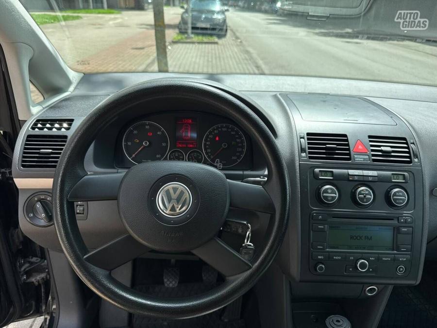 Volkswagen Touran 2006 Klaipėda, ar dzinēja tilpumu 1.90 L un nobraukumu 258 tūkst. km par 2550 €, foto 7 vietnē AUTOMOTO.COM.LV
