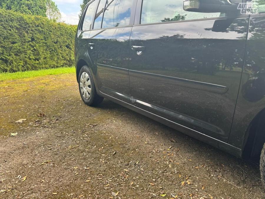 Volkswagen Touran 2006 Klaipėda, ar dzinēja tilpumu 1.90 L un nobraukumu 258 tūkst. km par 2550 €, foto 9 vietnē AUTOMOTO.COM.LV