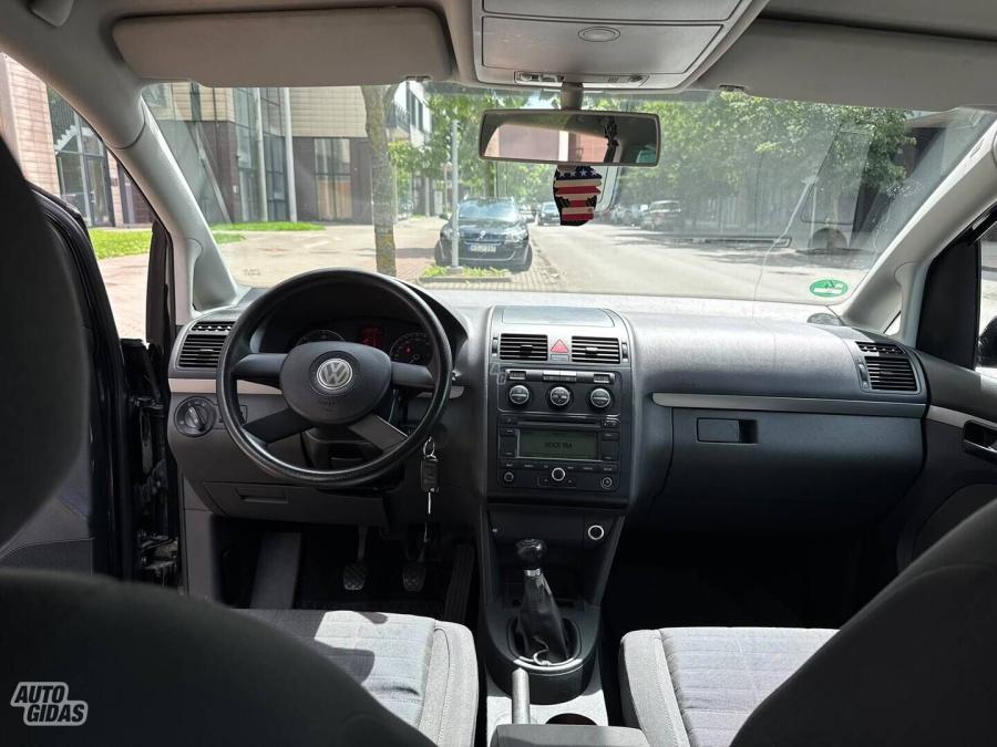 Volkswagen Touran 2006 Klaipėda, ar dzinēja tilpumu 1.90 L un nobraukumu 258 tūkst. km par 2550 €, foto 7 vietnē AUTOMOTO.COM.LV