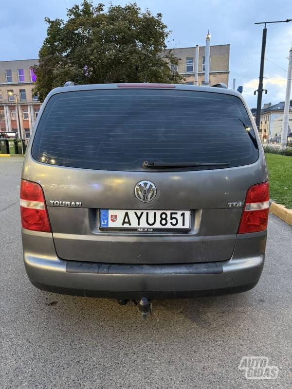 Volkswagen Touran 2006 in Vilnius, with an engine capacity of 1.90 L and mileage of 317 thousand km for 1200 €, photo 5 on AUTOMOTO.COM.LV
