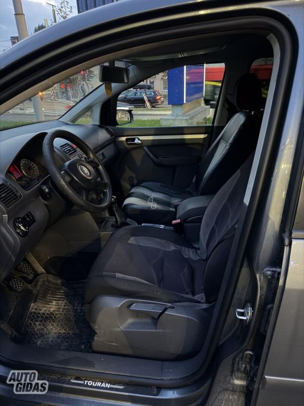 Volkswagen Touran 2006 in Vilnius, with an engine capacity of 1.90 L and mileage of 317 thousand km for 1200 €, photo 7 on AUTOMOTO.COM.LV