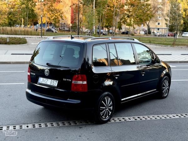 Volkswagen Touran 2006 in Vilnius on AUTOMOTO.COM.LV Volkswagen Touran 2006 in Vilnius, with an engine capacity of 1.90 L and mileage of 288 thousand km for 1500 €, photo 7 on AUTOMOTO.COM.LV