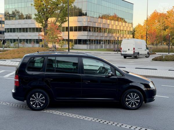 Volkswagen Touran 2006 in Vilnius on AUTOMOTO.COM.LV Volkswagen Touran 2006 in Vilnius, with an engine capacity of 1.90 L and mileage of 288 thousand km for 1500 €, photo 8 on AUTOMOTO.COM.LV