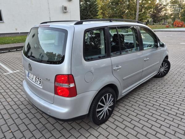Volkswagen Touran 2006 in Jurbarkas on AUTOMOTO.COM.LV Volkswagen Touran 2006 in Jurbarkas, with an engine capacity of 1.90 L and mileage of 236 thousand km for 1950 €, photo 8 on AUTOMOTO.COM.LV