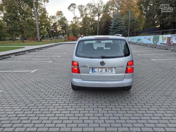 Volkswagen Touran 2006 in Jurbarkas on AUTOMOTO.COM.LV Volkswagen Touran 2006 in Jurbarkas, with an engine capacity of 1.90 L and mileage of 236 thousand km for 1950 €, photo 9 on AUTOMOTO.COM.LV
